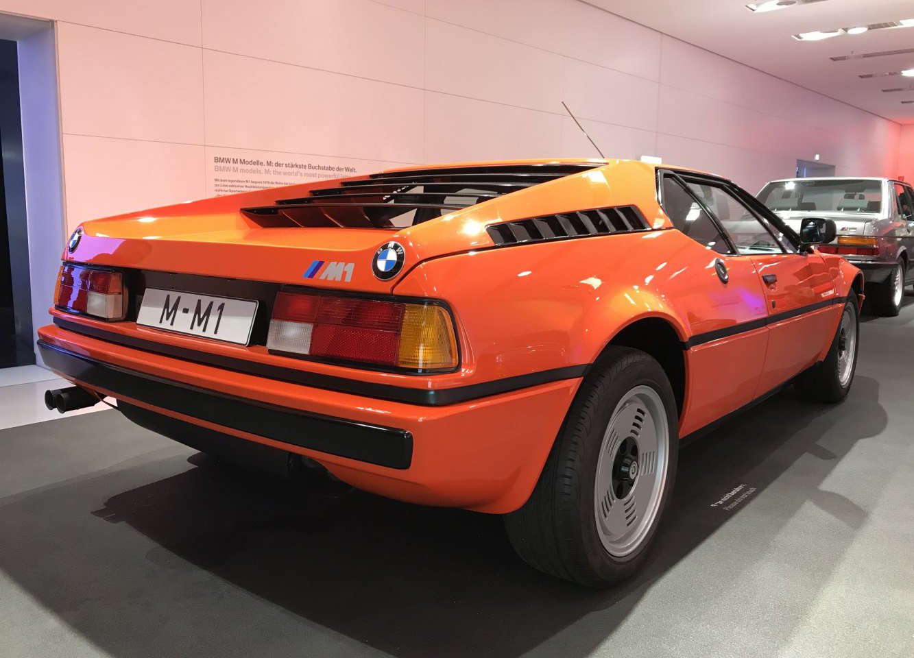 BMW M1 technical specifications and fuel economy